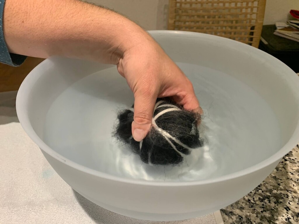 Kinder basteln Weihnachtsgeschenke: Seifen einfilzen – Prinzässin.ch